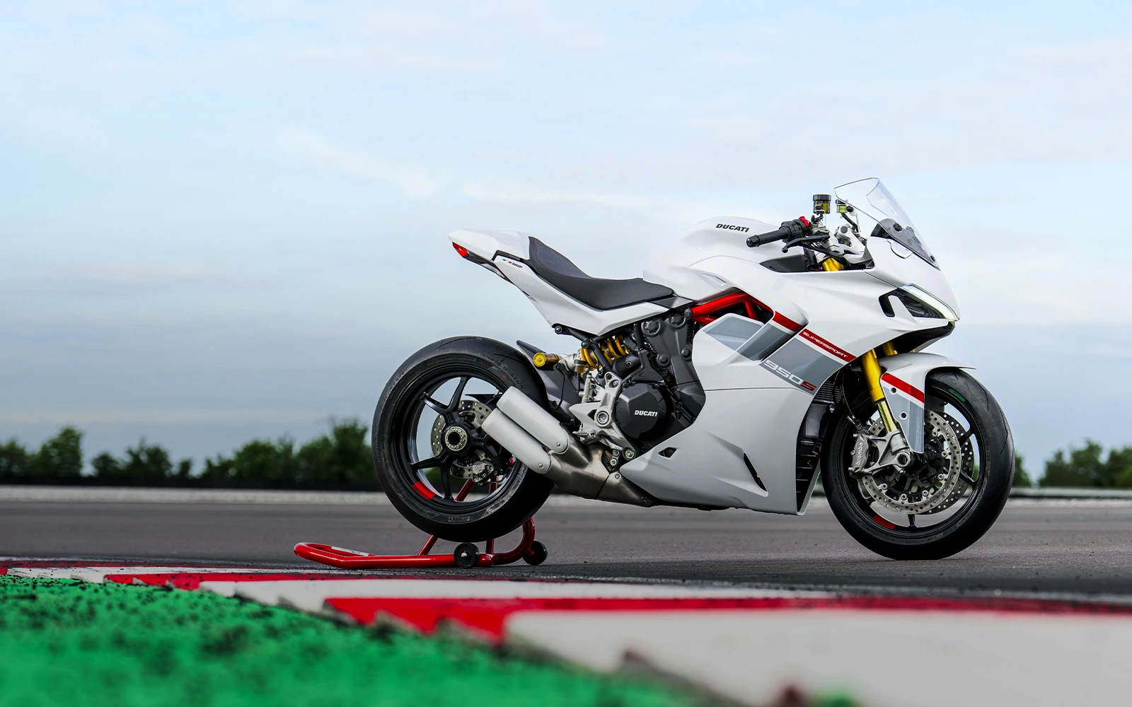 Ducati Supersport 950 S - En Fusion av Elegans och Prestanda! - Motorextra Ducati Supersport 950 S - En Fusion av Elegans och Prestanda! - Motorextra